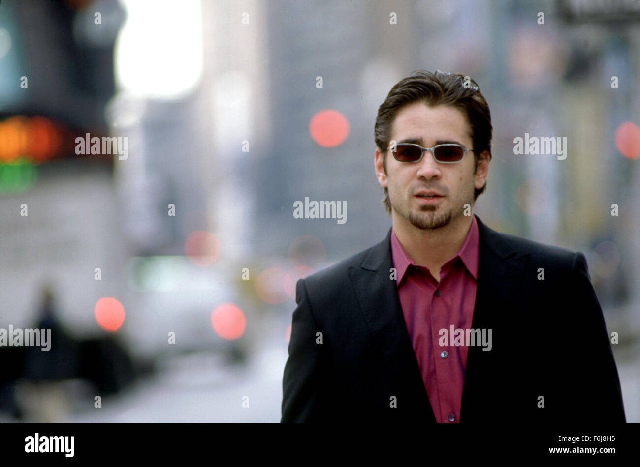 Phone booth colin farrell 2003 hi-res stock photography and images - Alamy