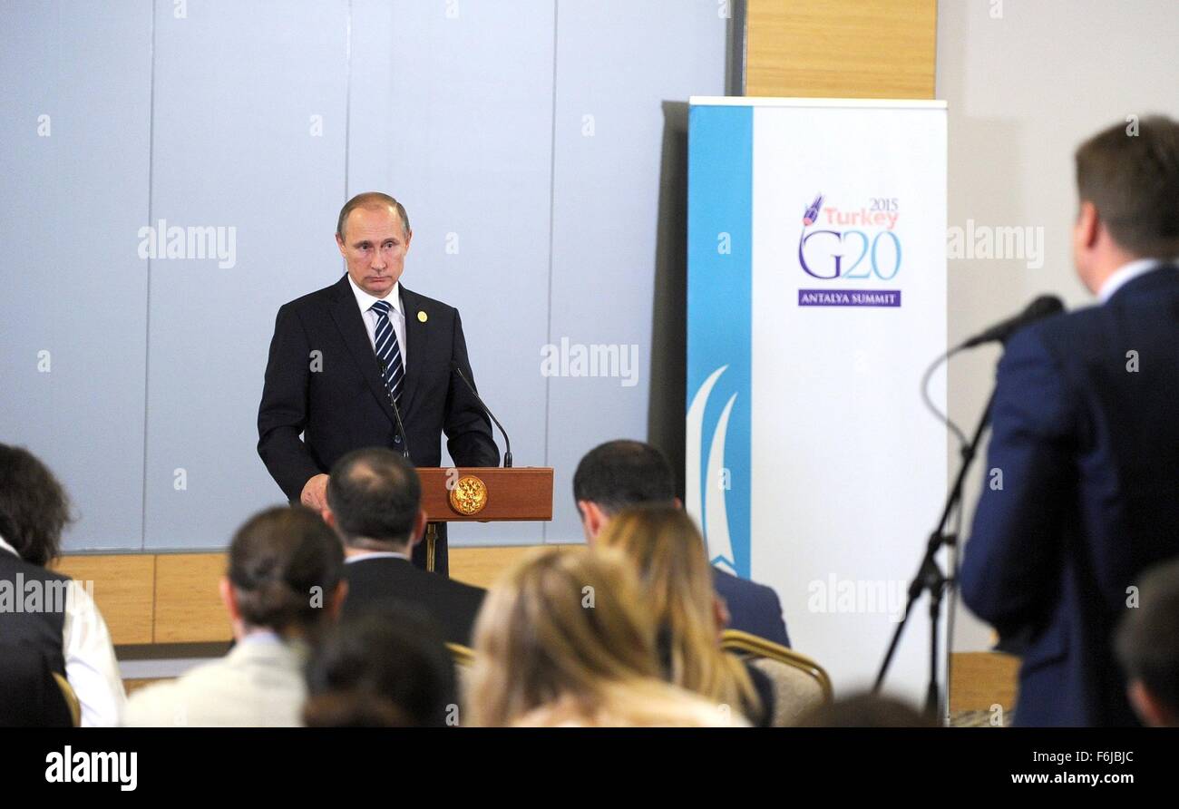 Russian president vladimir putin podium hi-res stock photography and ...