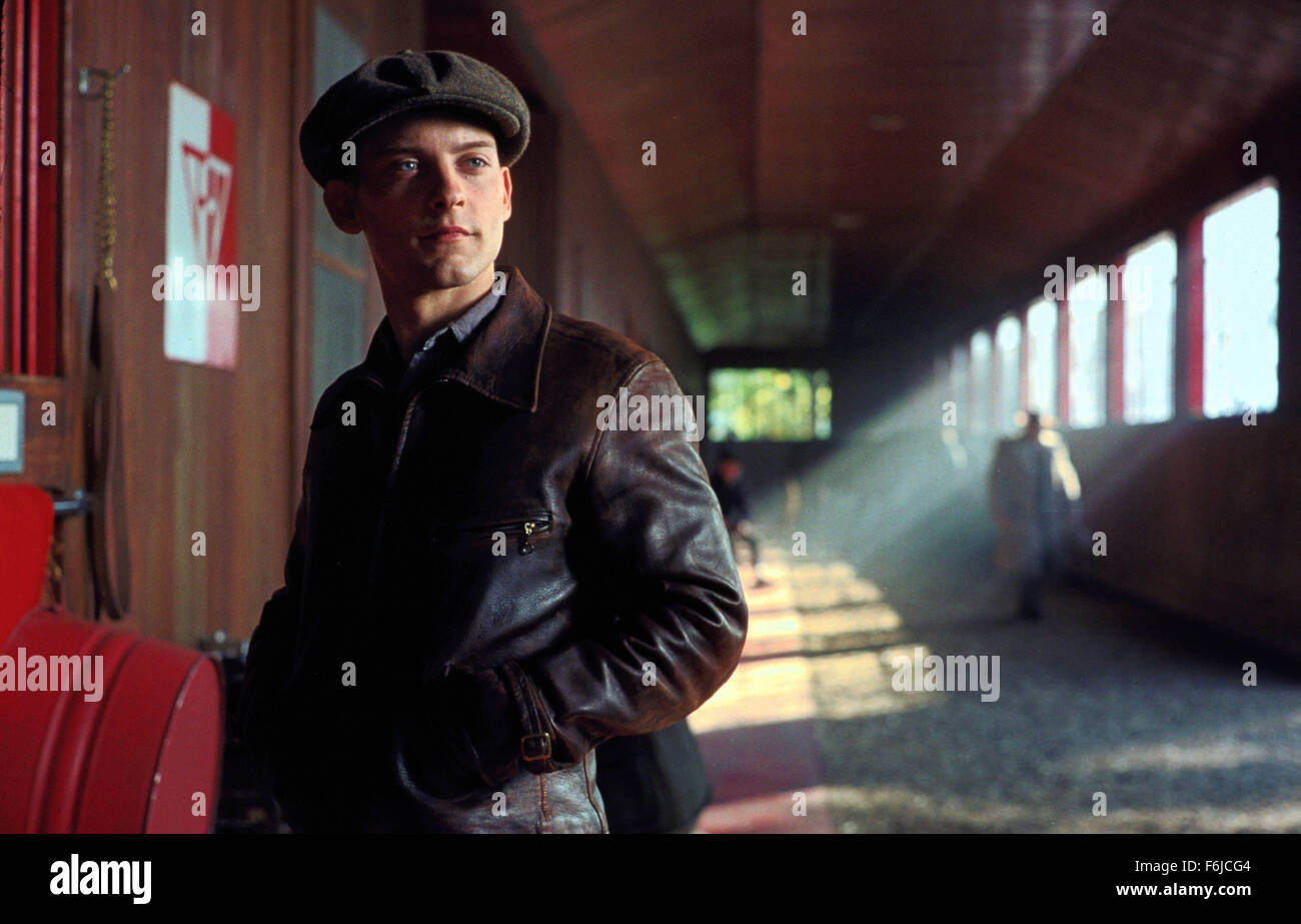 Tobey maguire seabiscuit 2003 hi-res stock photography and images - Alamy