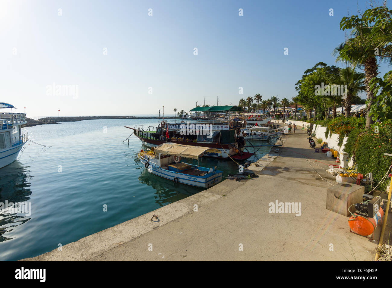 Greek seaport hi-res stock photography and images - Alamy