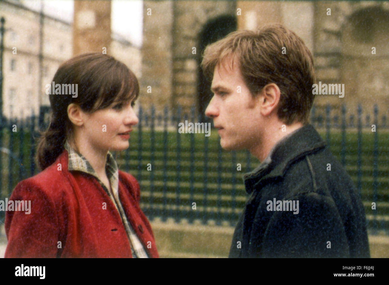 Ewan mcgregor emily mortimer young hi-res stock photography and images ...