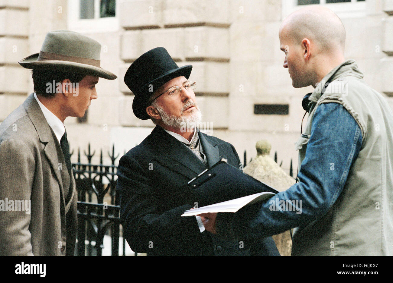 Johnny depp finding neverland 2004 hi-res stock photography and images ...