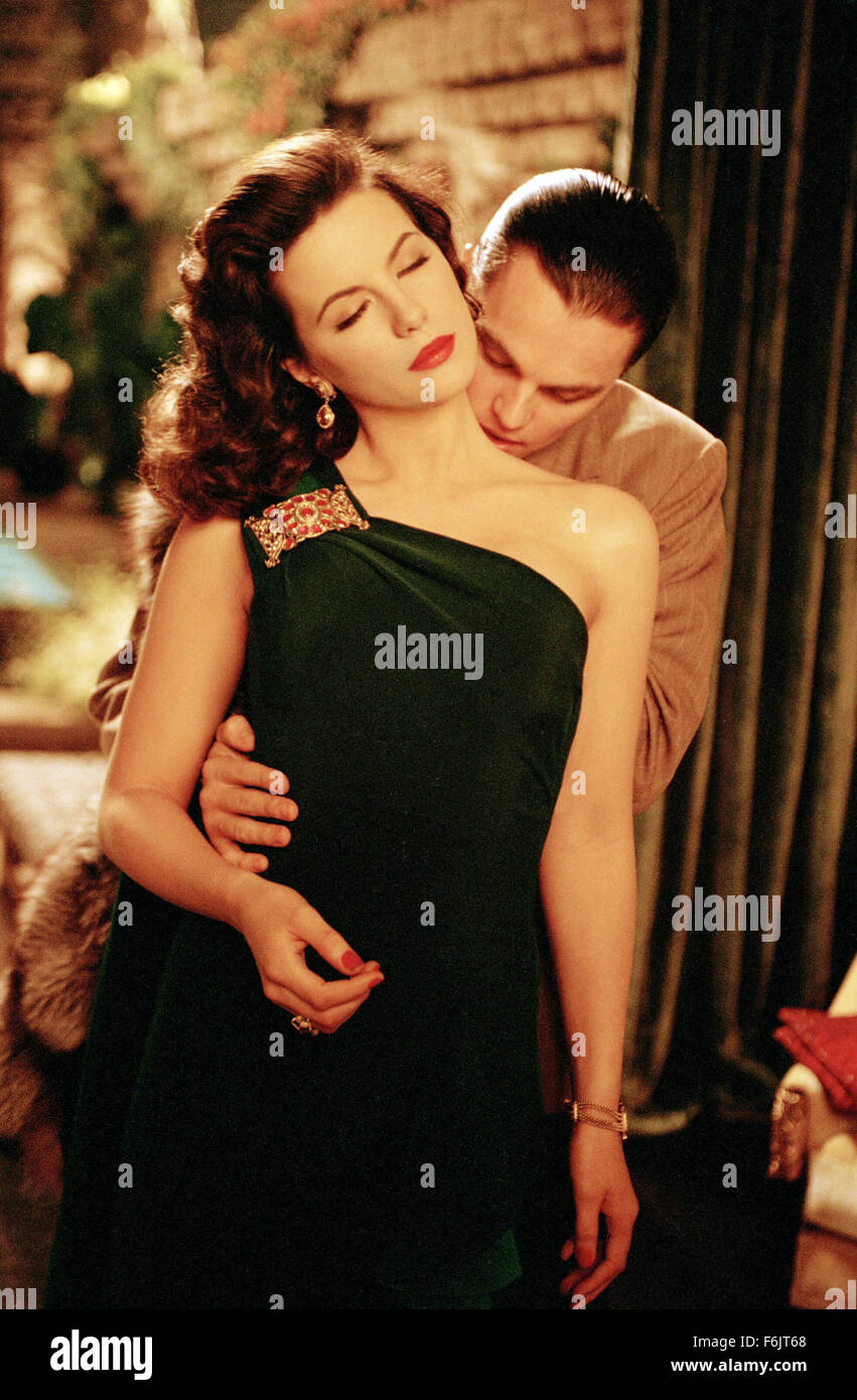 Aviator leonardo dicaprio hi-res stock photography and images - Alamy