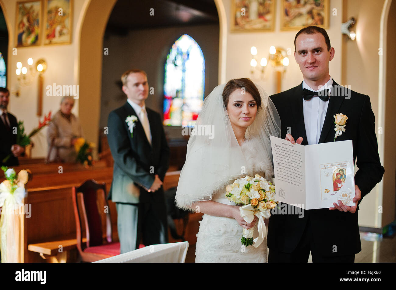 christian wedding couple at catholic church Stock Photo - Alamy