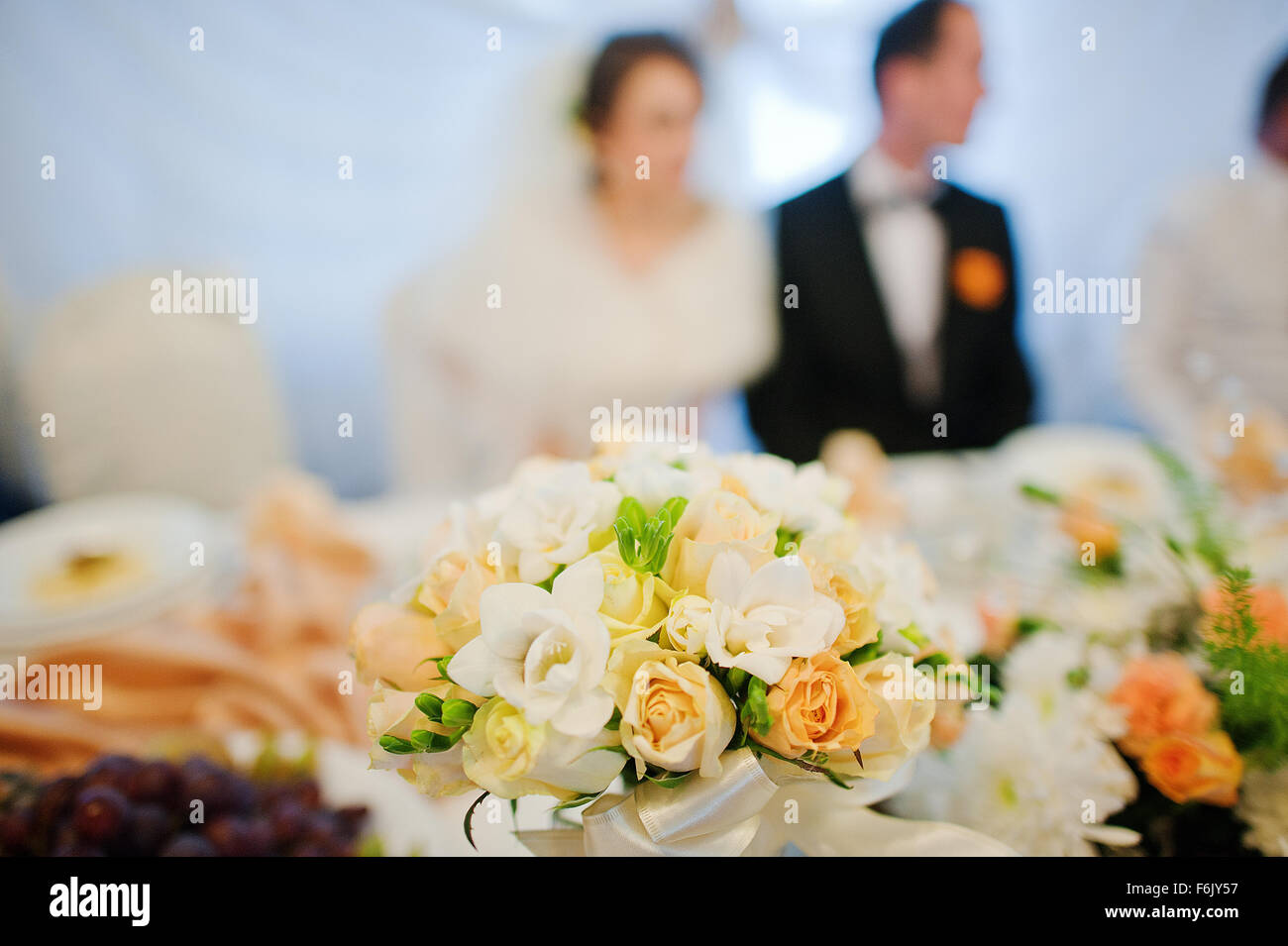 wedding bouquet background newlyweds Stock Photo - Alamy