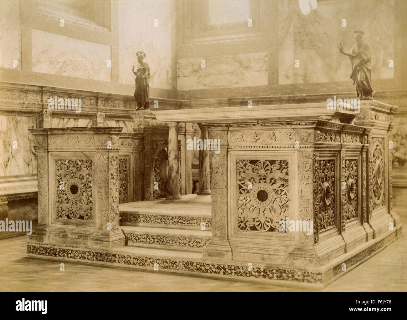 Italy altar hi-res stock photography and images - Alamy