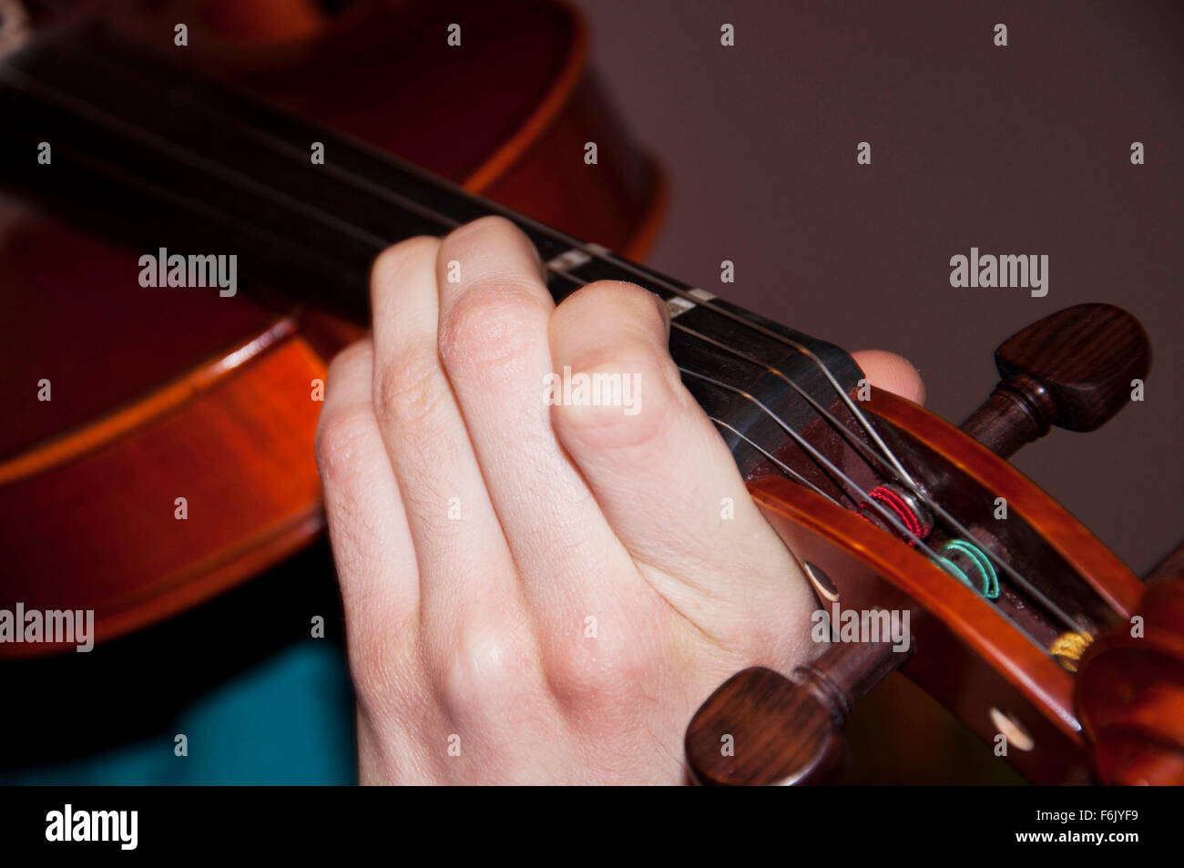 Detail of a female hand playing the violin Stock Photo - Alamy