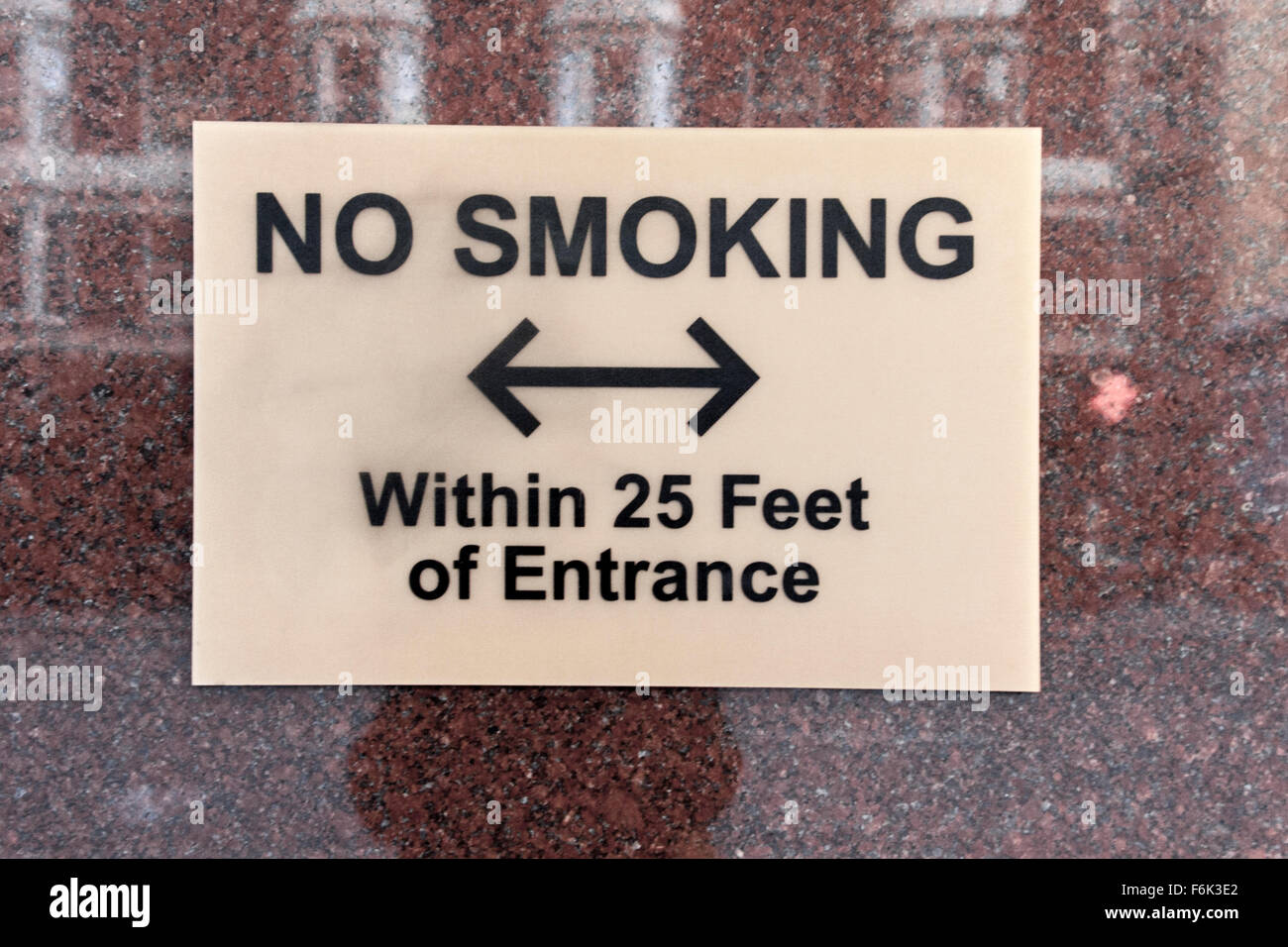 Smoking signage hi-res stock photography and images - Alamy