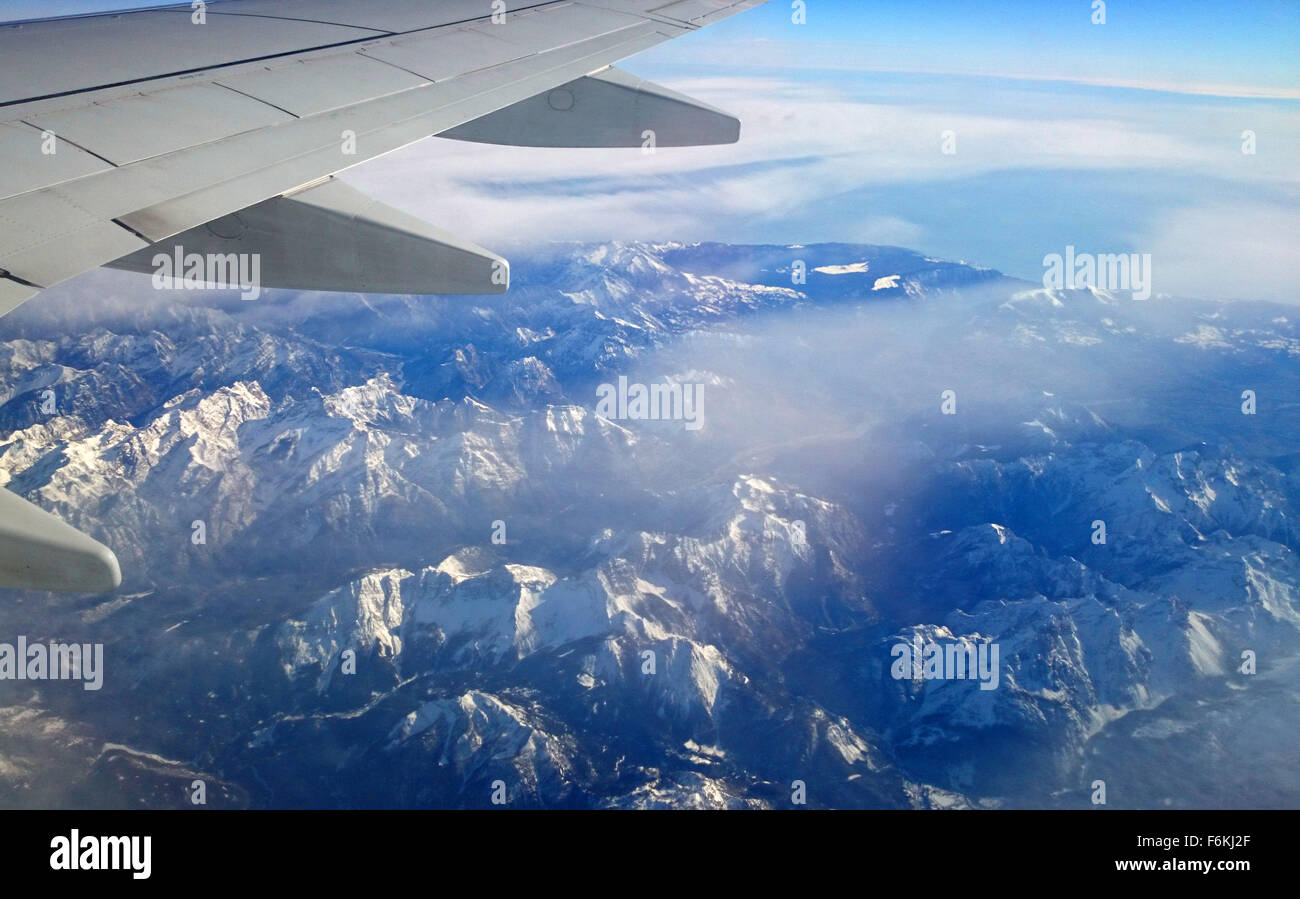 Looking over aircraft wing in flight Stock Photo - Alamy