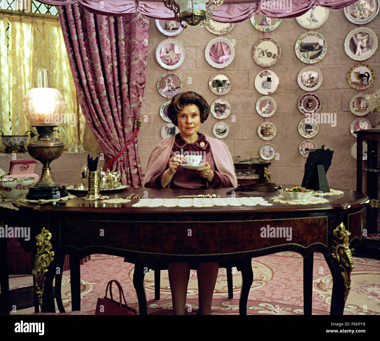 Dolores umbridge harry potter hi-res stock photography and images - Alamy