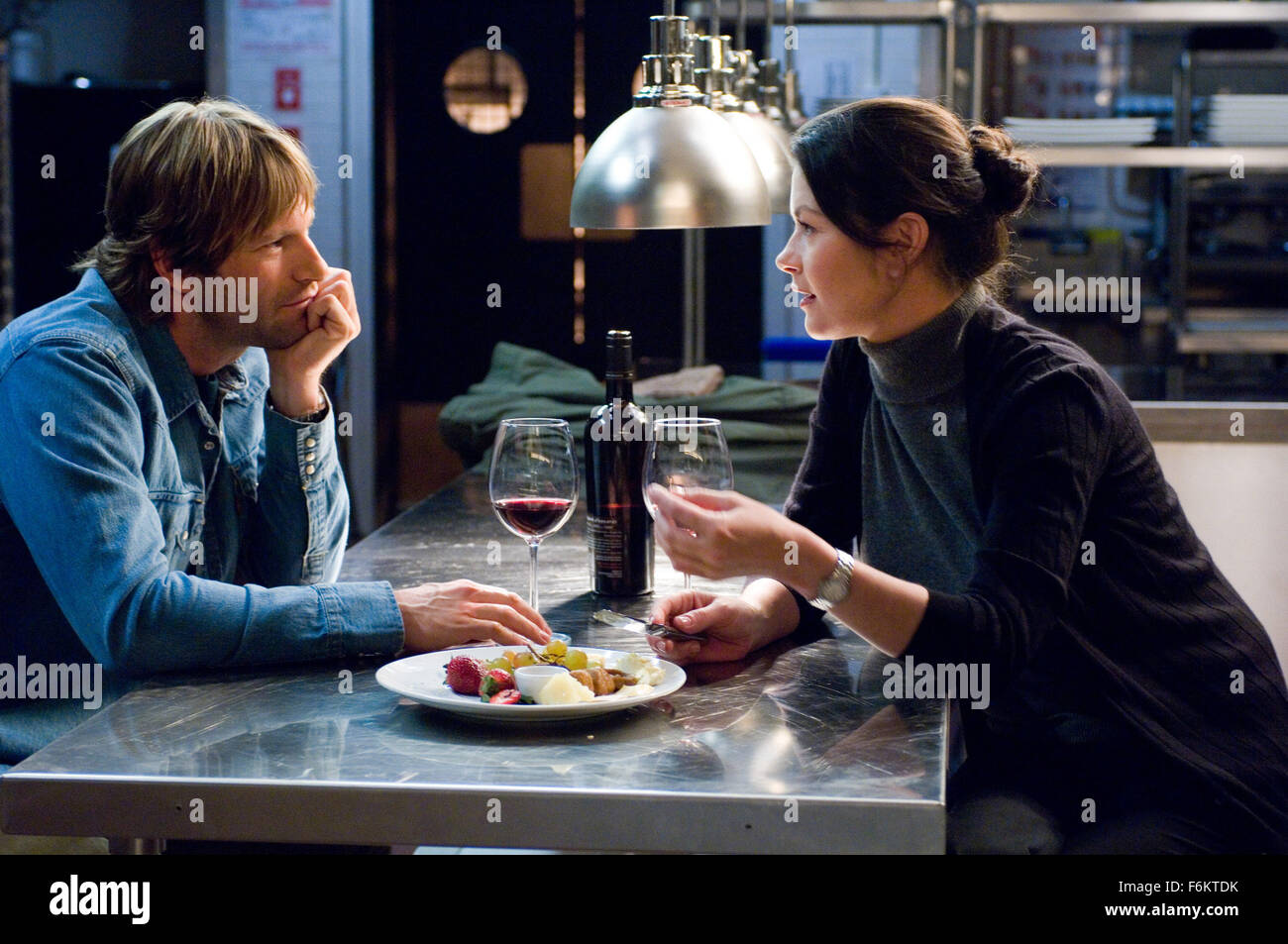 Catherine zeta jones and aaron eckhart hi-res stock photography and ...