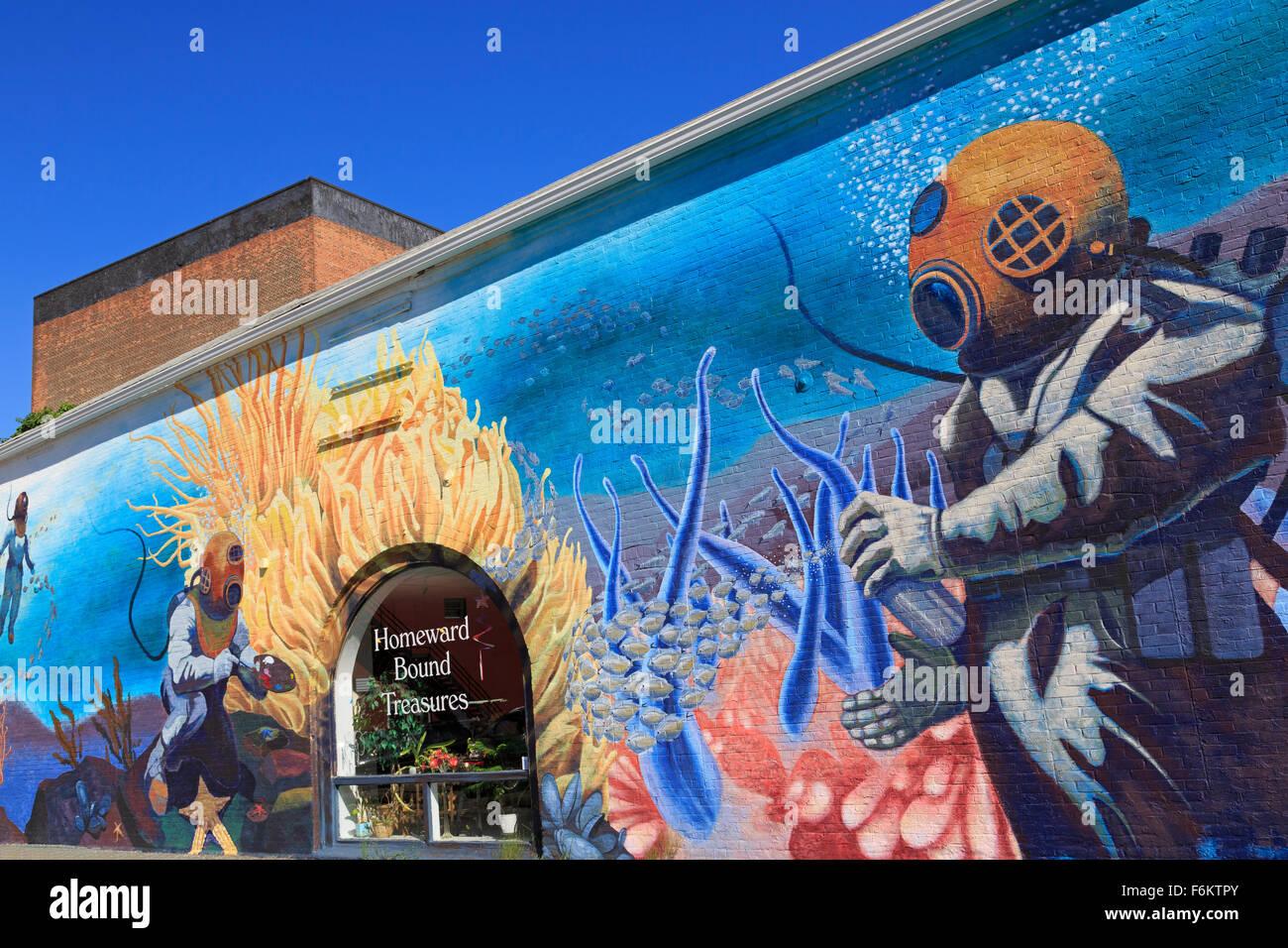 Diver mural hi-res stock photography and images - Alamy
