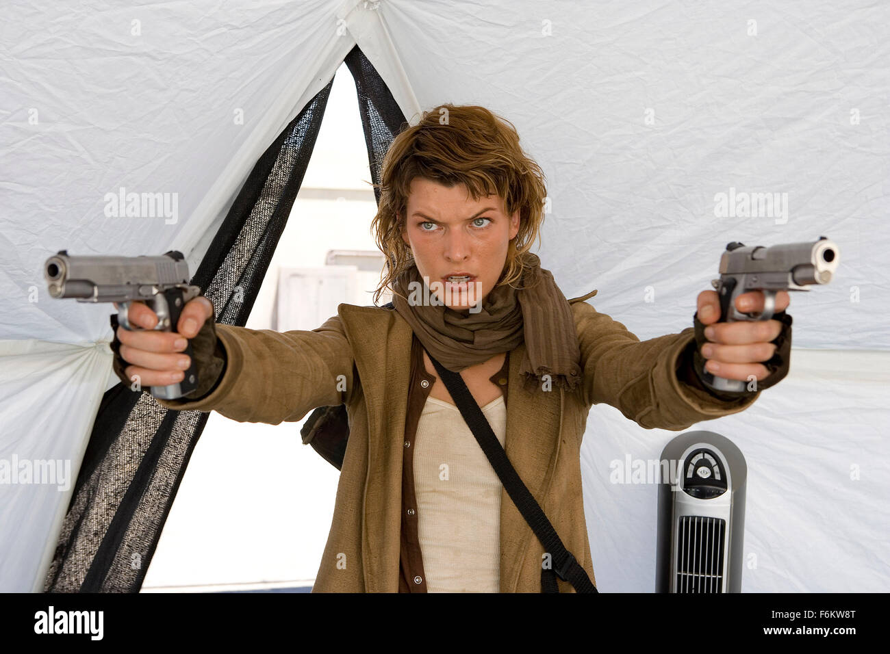 Milla jovovich as alice film title resident evil hi-res stock ...