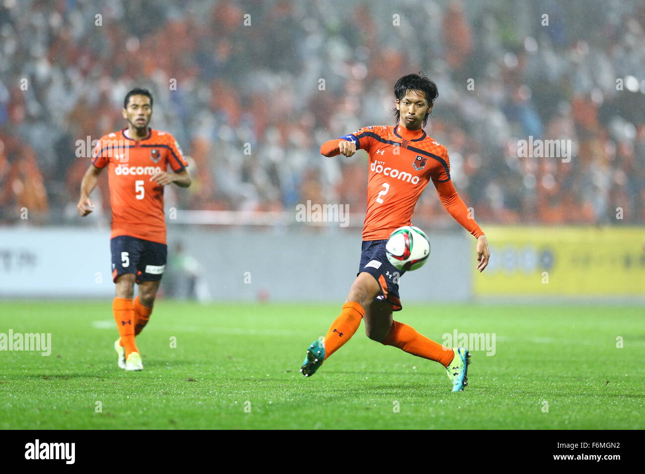 Saitama, Japan. 14th Nov, 2015. (R-L) Kosuke Kikuchi, Carlinhos (Ardija) Football/Soccer : 2015 ...