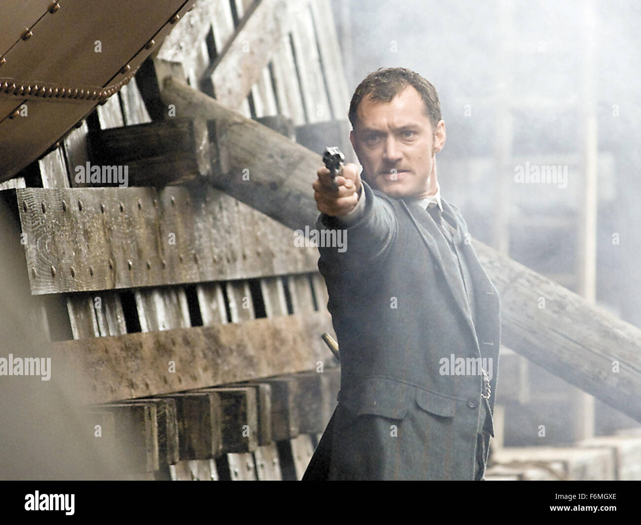 Jude law as dr john watson film title sherlock holmes hi-res stock ...