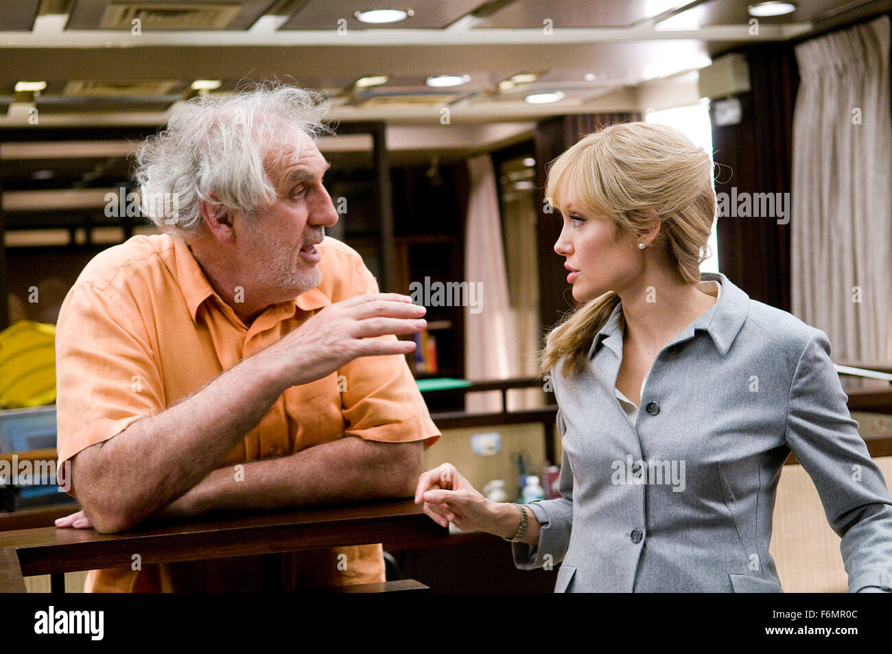 Angelina jolie films salt hi-res stock photography and images - Alamy