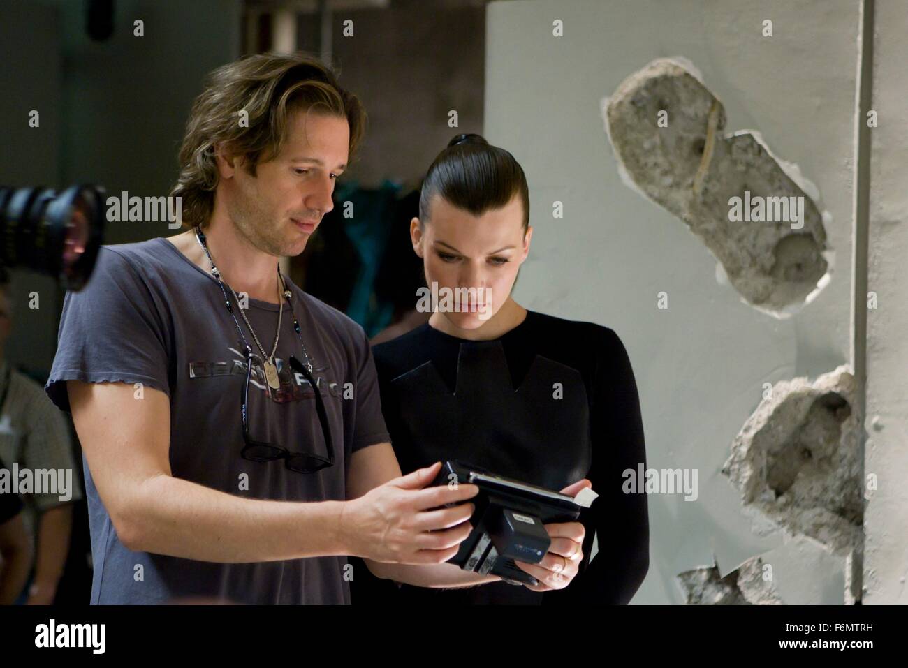 Milla jovovich as alice film title resident evil hi-res stock ...