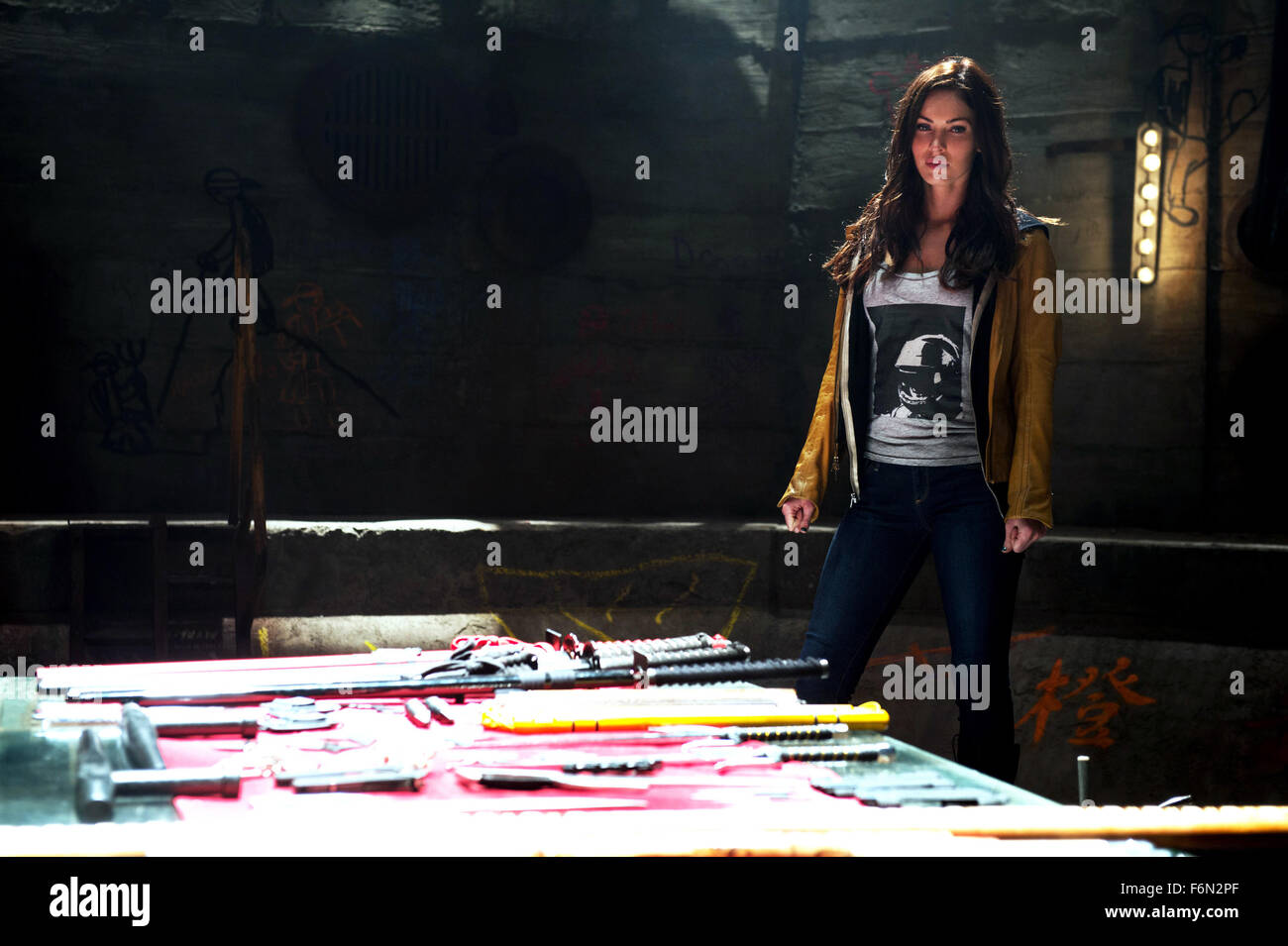 Teenage mutant ninja turtles 2014 foot clan hi-res stock photography ...