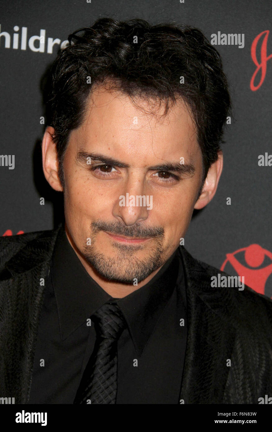 New York, New York, USA. 17th Nov, 2015. Country singer BRAD PAISLEY ...