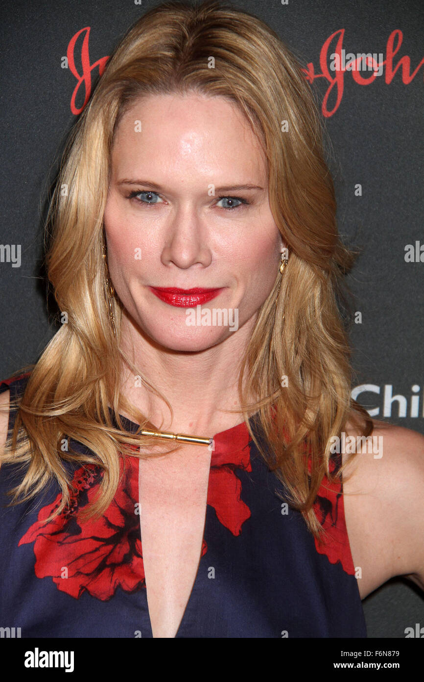 New York, New York, USA. 17th Nov, 2015. Actress STEPHANIE MARCH ...