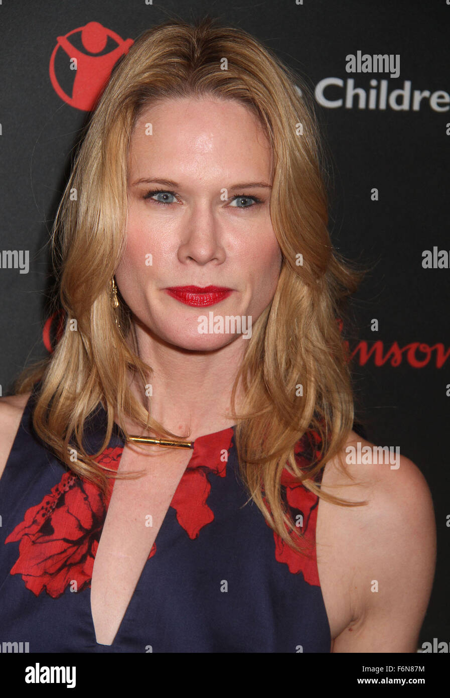 New York, New York, USA. 17th Nov, 2015. Actress STEPHANIE MARCH ...