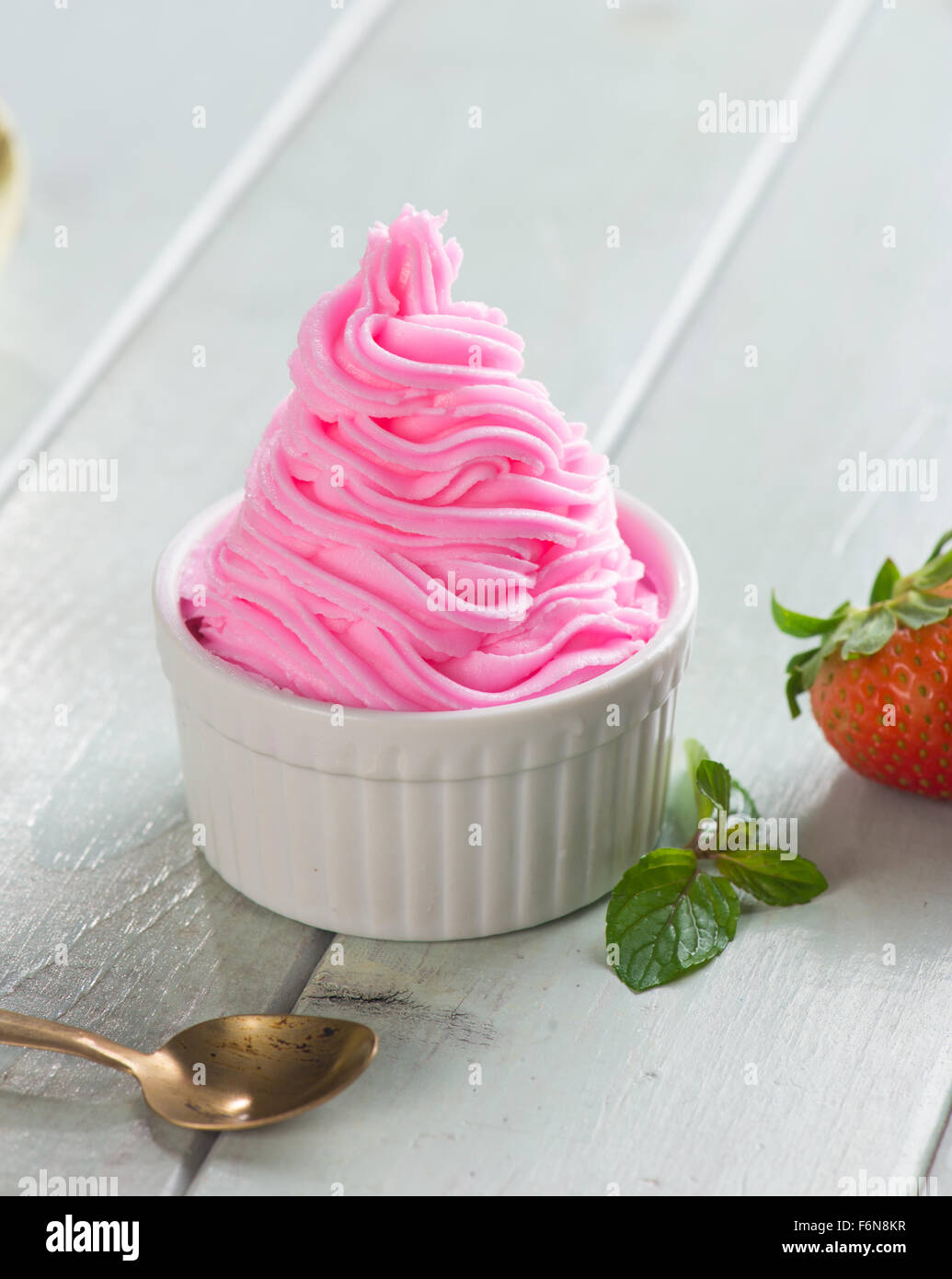 strawberry yogurt sundae Stock Photo - Alamy