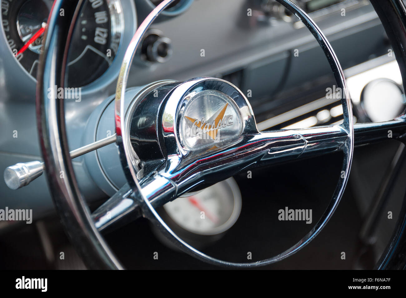 Classic car steering wheel Stock Photo - Alamy