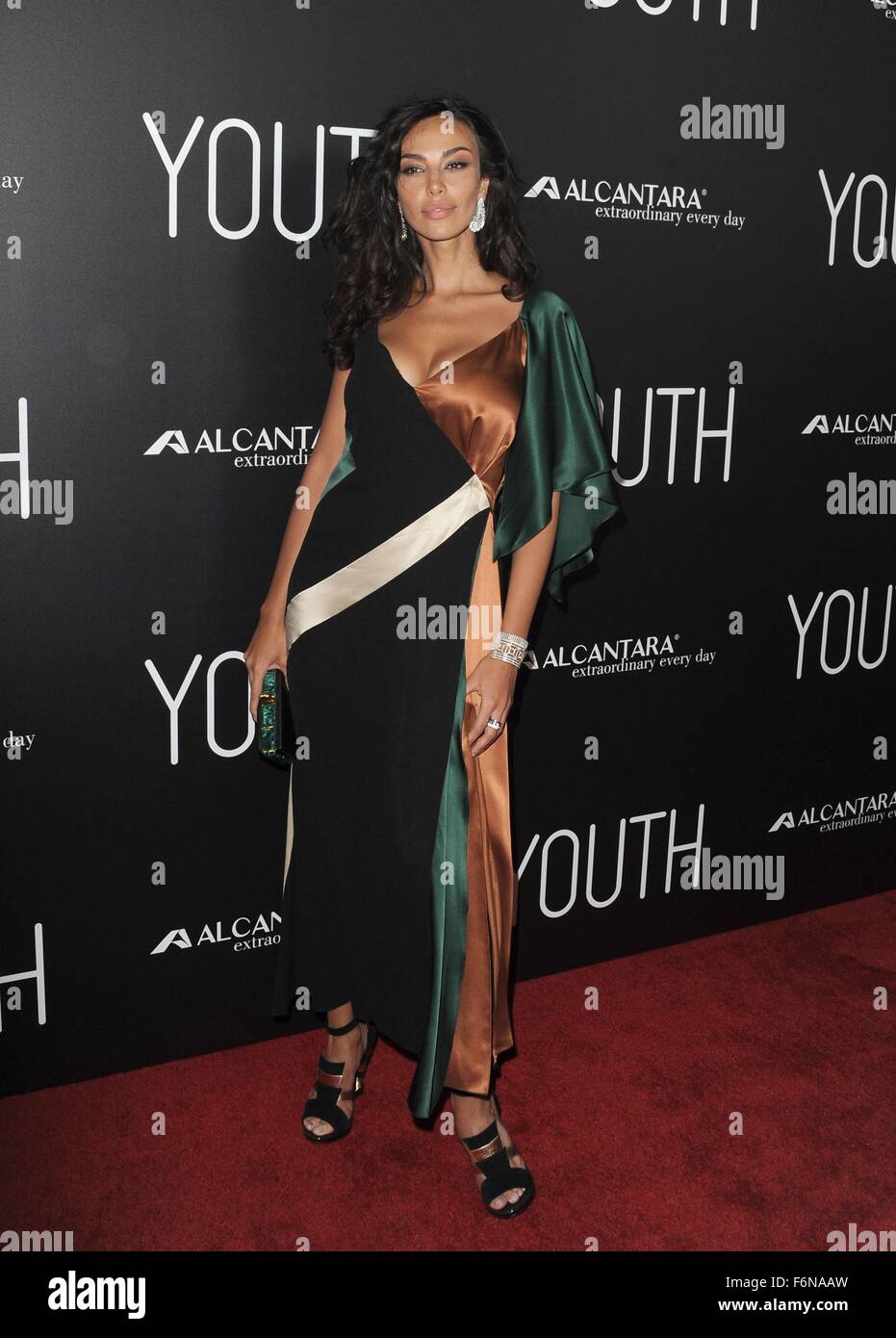 Los Angeles, CA, USA. 17th Nov, 2015. M?d?lina Diana Ghenea at arrivals ...