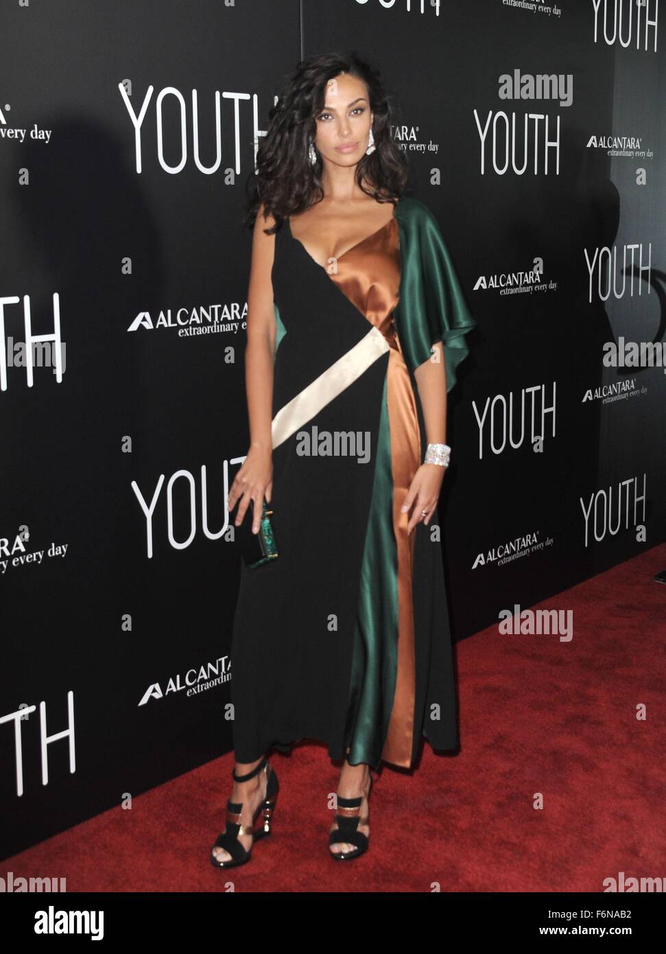 Los Angeles, CA, USA. 17th Nov, 2015. M?d?lina Diana Ghenea at arrivals ...