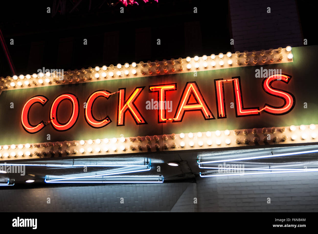 Neon cocktail sign hi-res stock photography and images - Alamy