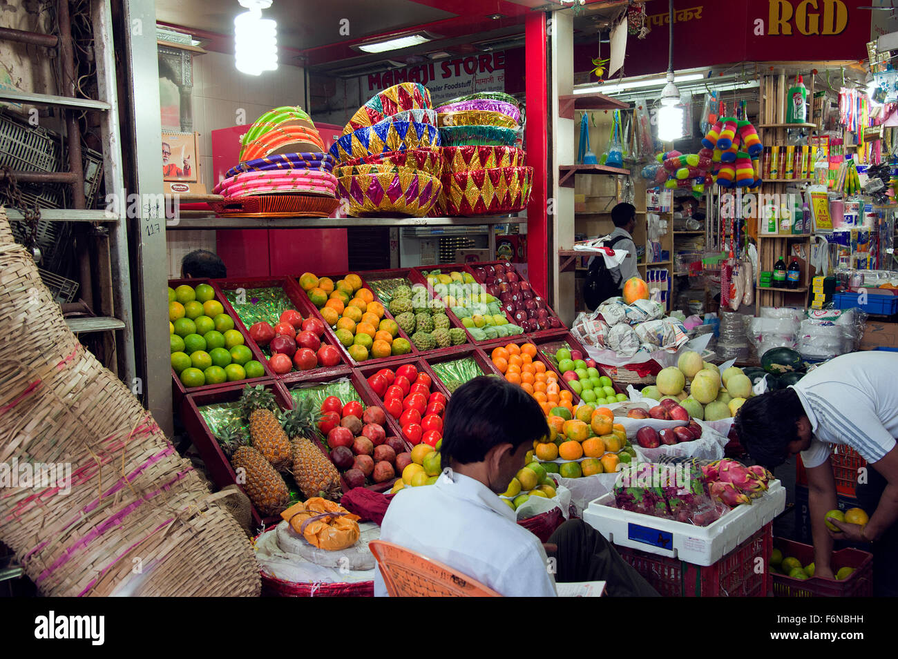 Fruit Shop Stock Photos & Fruit Shop Stock Images - Alamy