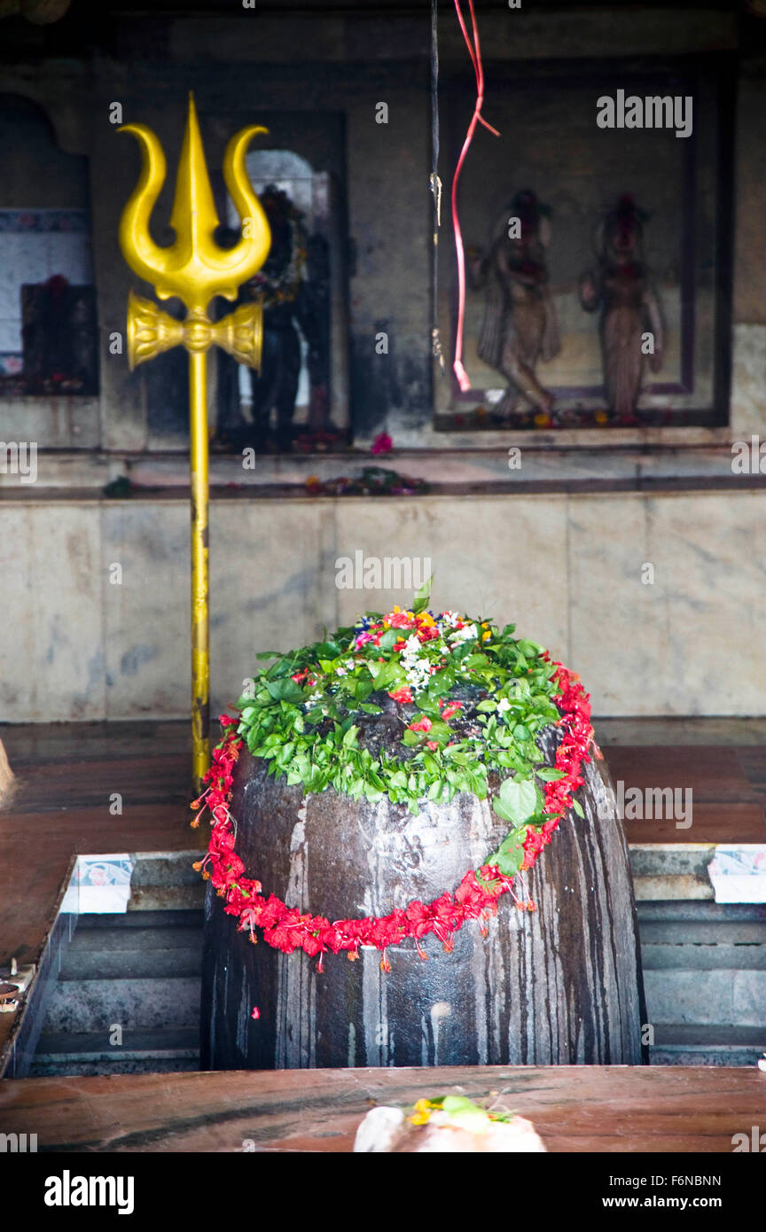 Shivling statue, varanasi, uttar pradesh, india, asia Stock Photo - Alamy