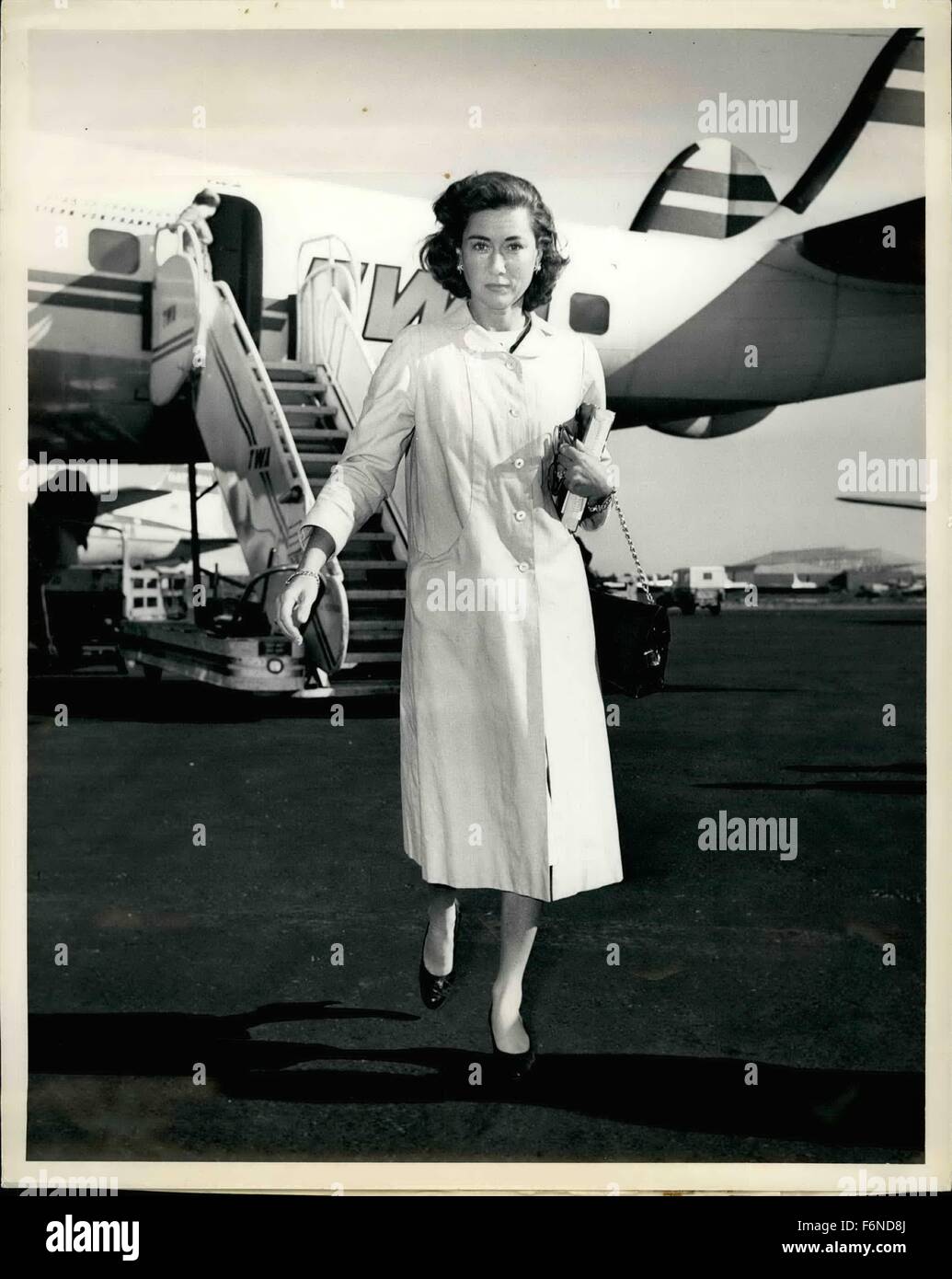 1961 - Mrs. Alfred Gwynne Vanderbilt is shown as she stepped from a ...