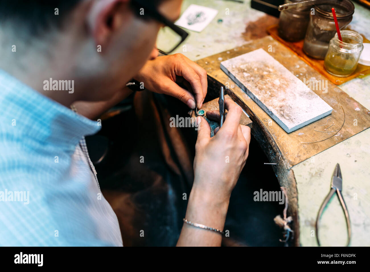 Goldsmith working and creating jewelry Stock Photo - Alamy