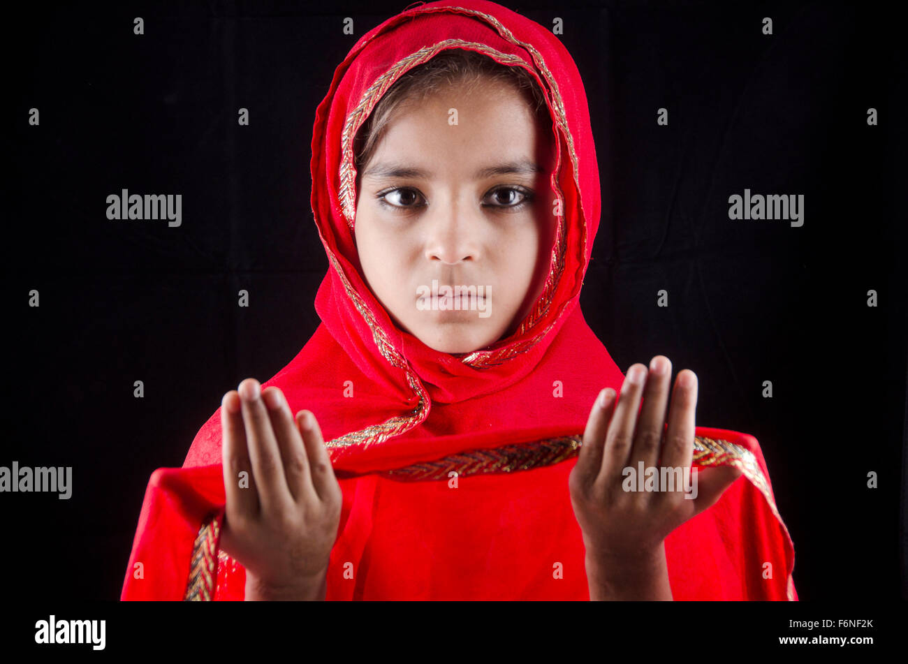 Muslim girls hi-res stock photography and images - Alamy