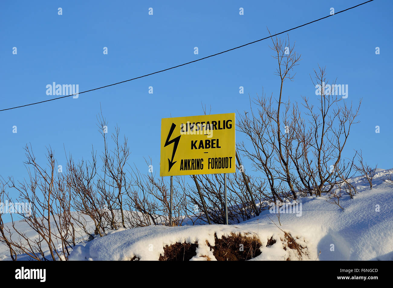 danger sign with the text dangerous cable do not dock here Stock Photo ...