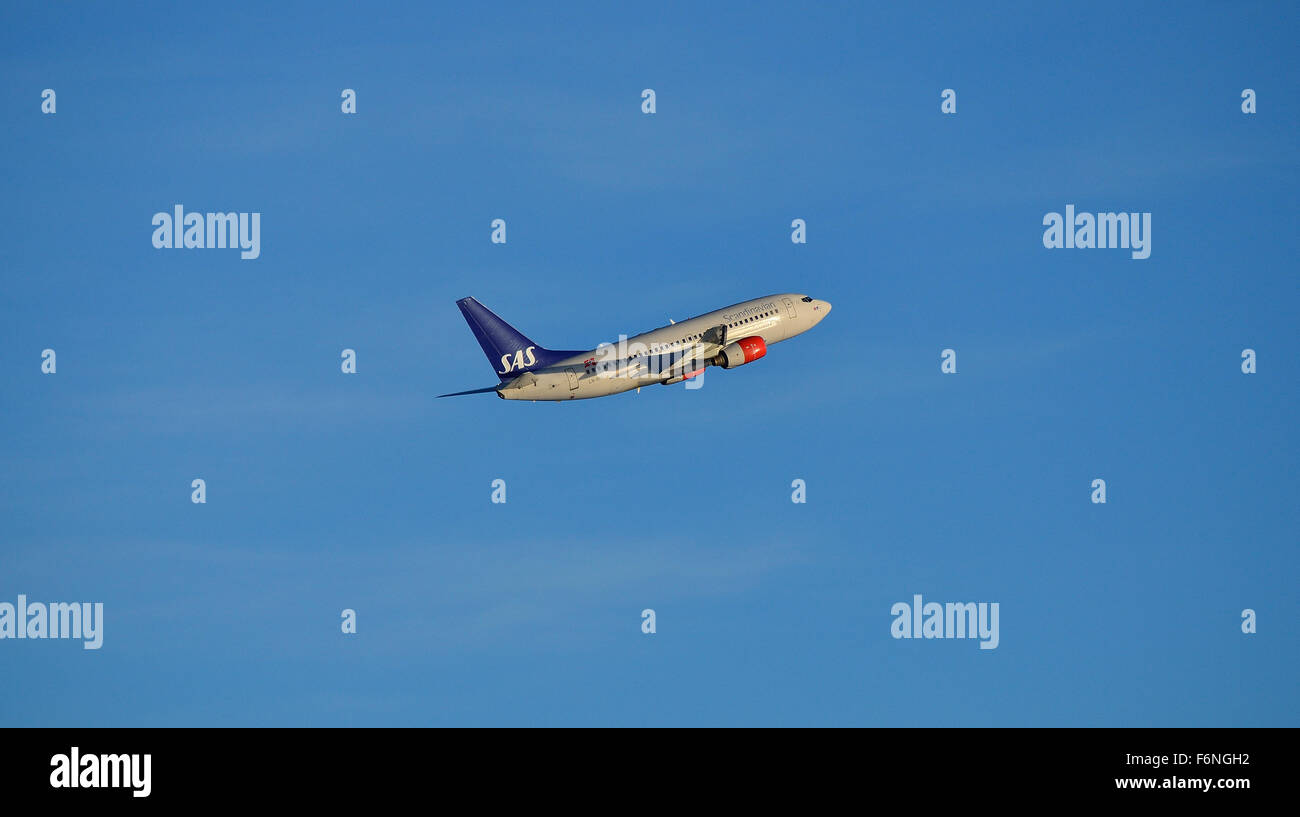 Modern passenger jets hi-res stock photography and images - Alamy
