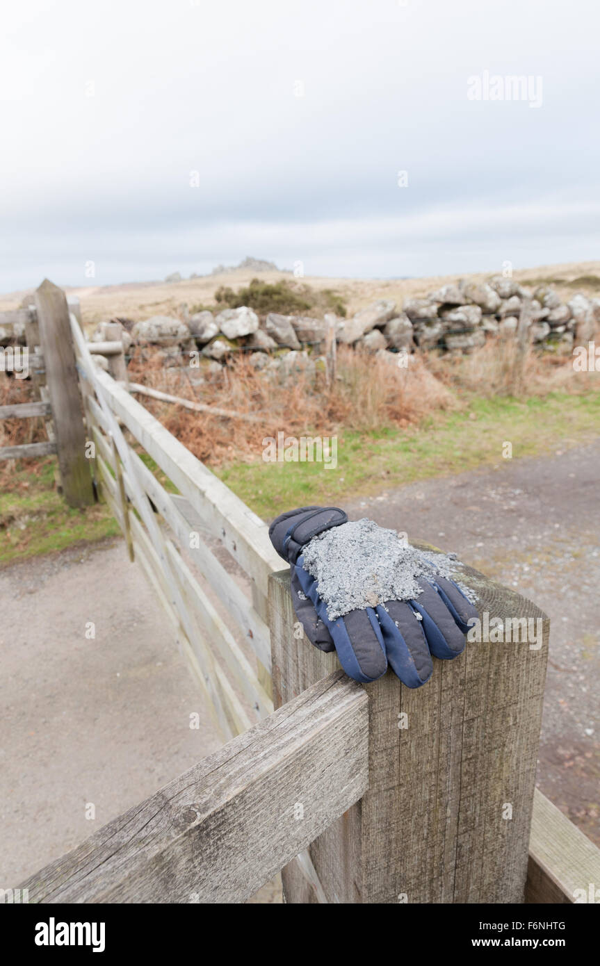 Glove lost hi-res stock photography and images - Alamy