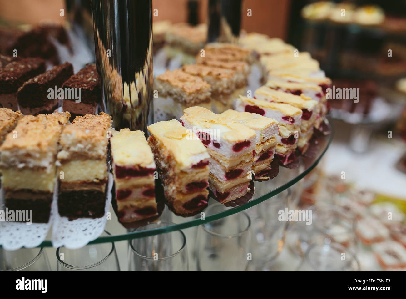 Delicious fancy wedding cake hi-res stock photography and images - Alamy