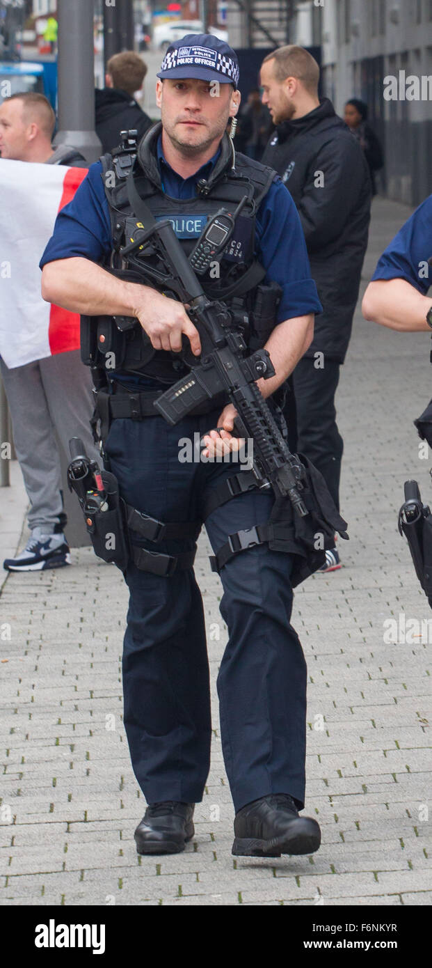 Armed metropolitan MET police outside Wembley Stadium, London, Britain ...