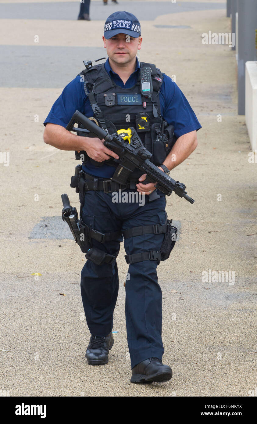 Armed metropolitan MET police outside Wembley Stadium, London, Britain ...