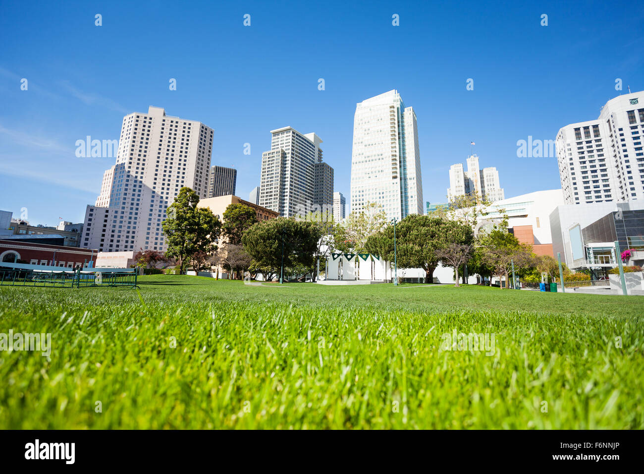 Grass in Yerba Buena Gardens park during day Stock Photo - Alamy