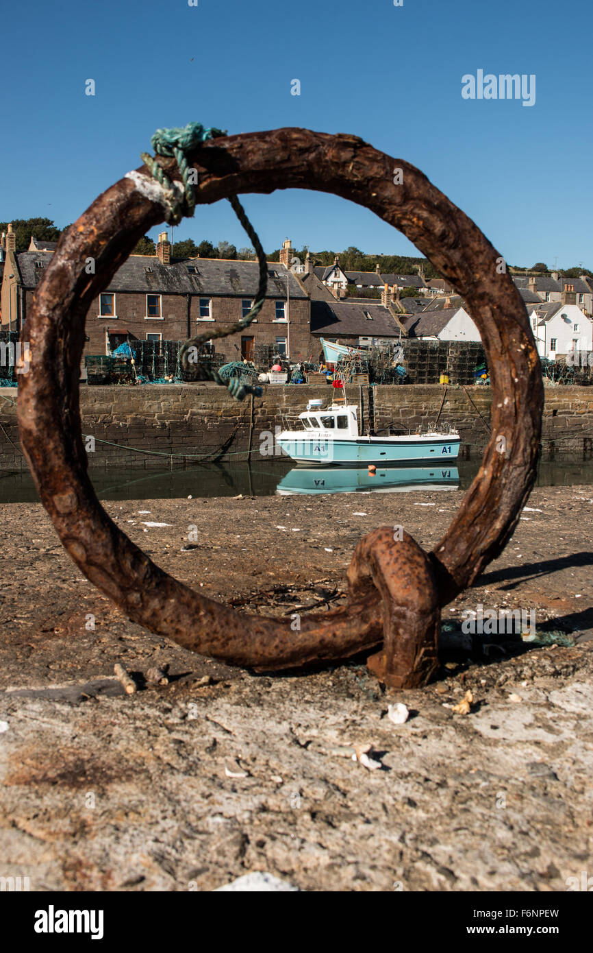 Rope boat ring hi-res stock photography and images - Alamy