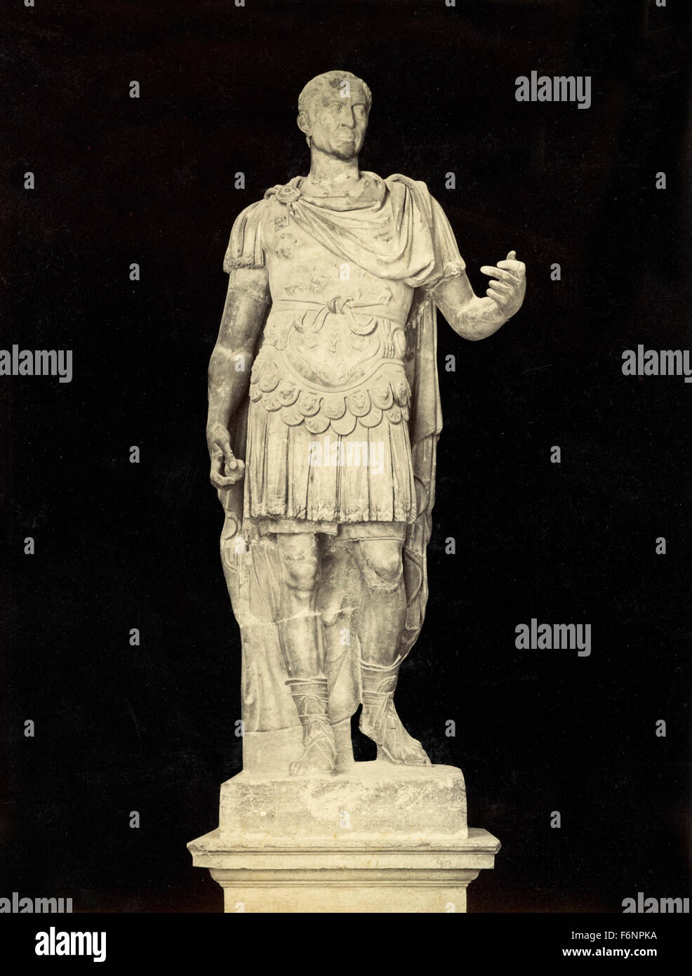 Caesar Statue Rome Stock Photos & Caesar Statue Rome Stock Images - Alamy