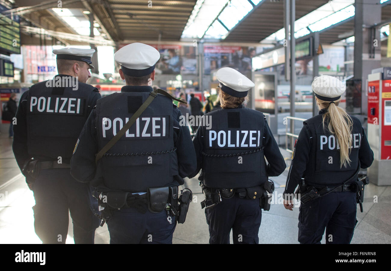 Munich, Germany. 18th Nov, 2015. Federal police officers patrol in the ...