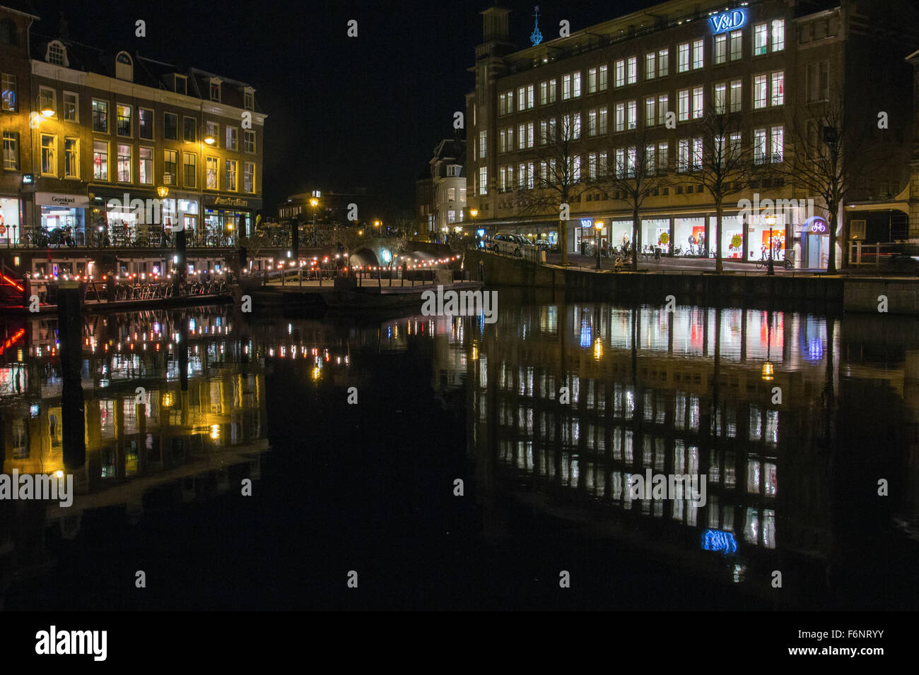 Reflection of buildings at night in Leiden Stock Photo - Alamy