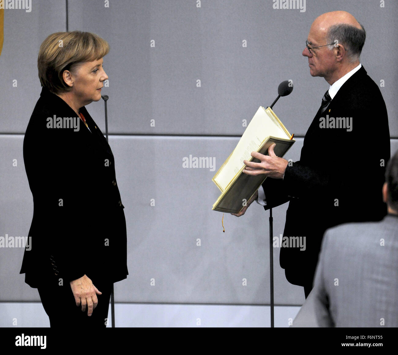 2009 german chancellor angela merkel hi-res stock photography and ...