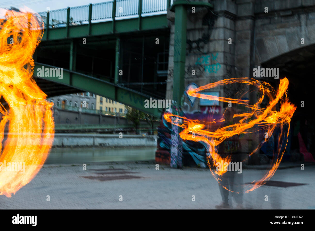 Night fire show performance hi-res stock photography and images - Alamy