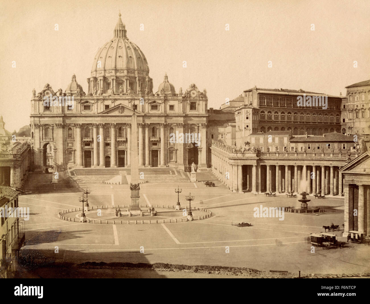 St. Peter's Square, Rome, Italy Stock Photo - Alamy