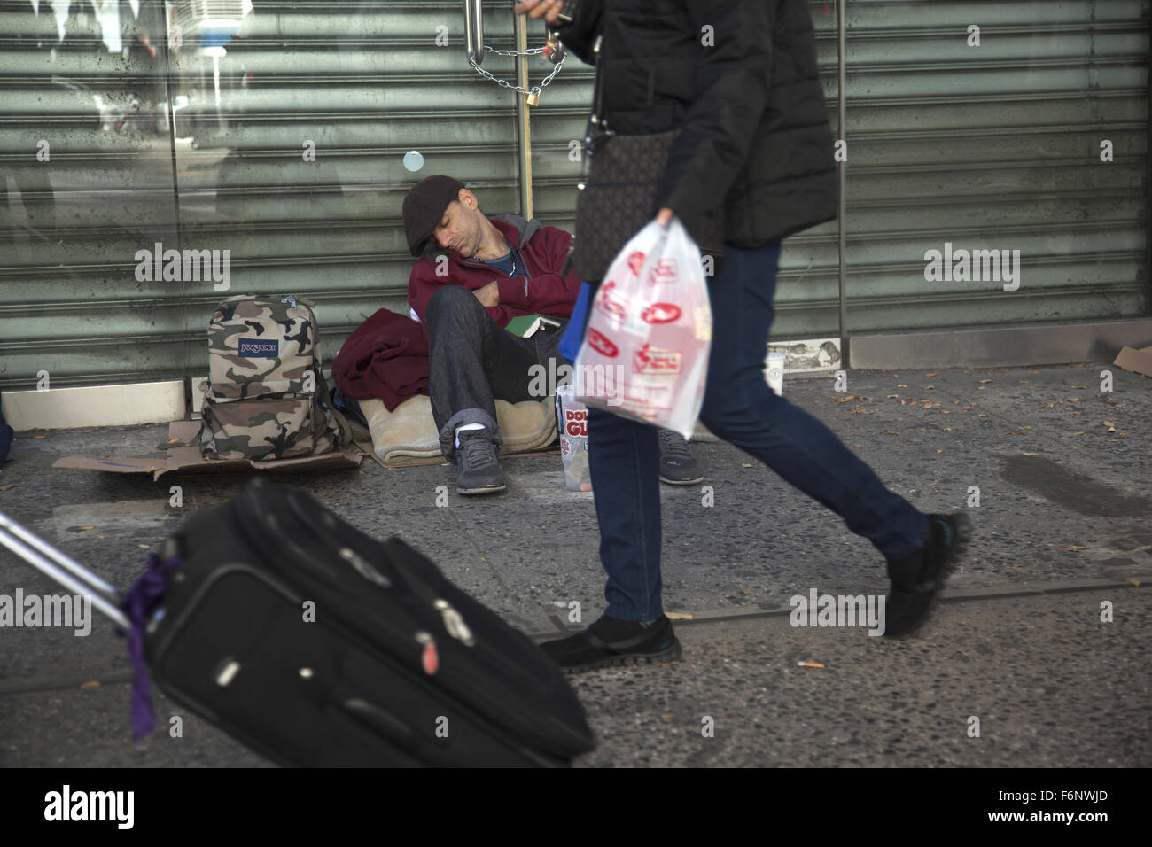 Homeless man begging for money hi-res stock photography and images - Alamy